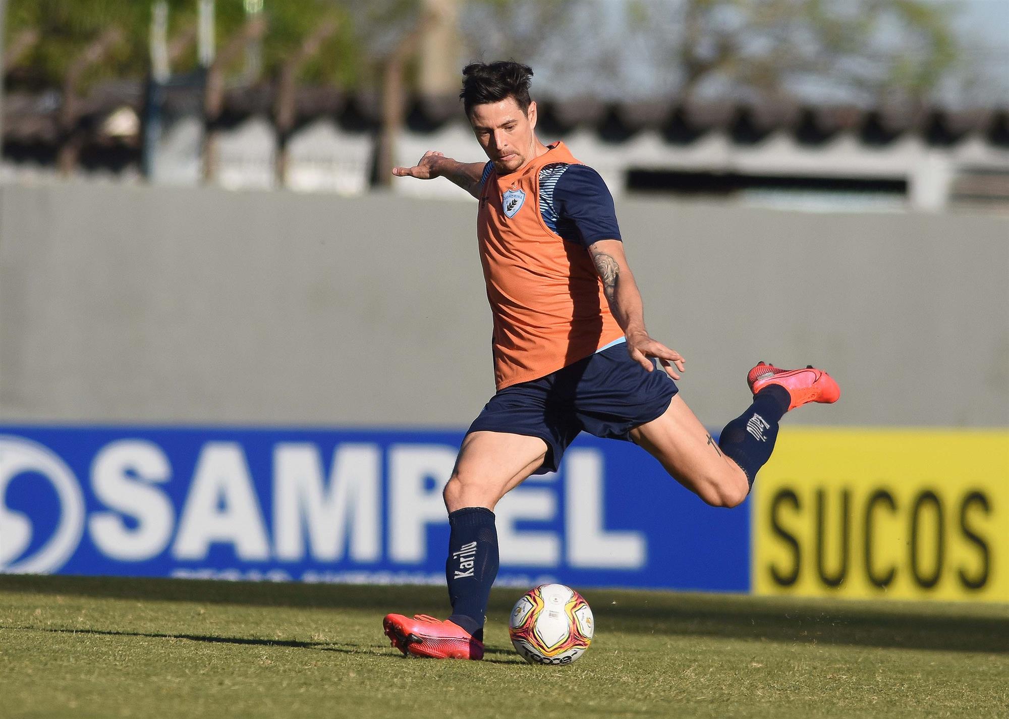 Zagueiro Fernando Timbó vai atuar no futebol de Portugal