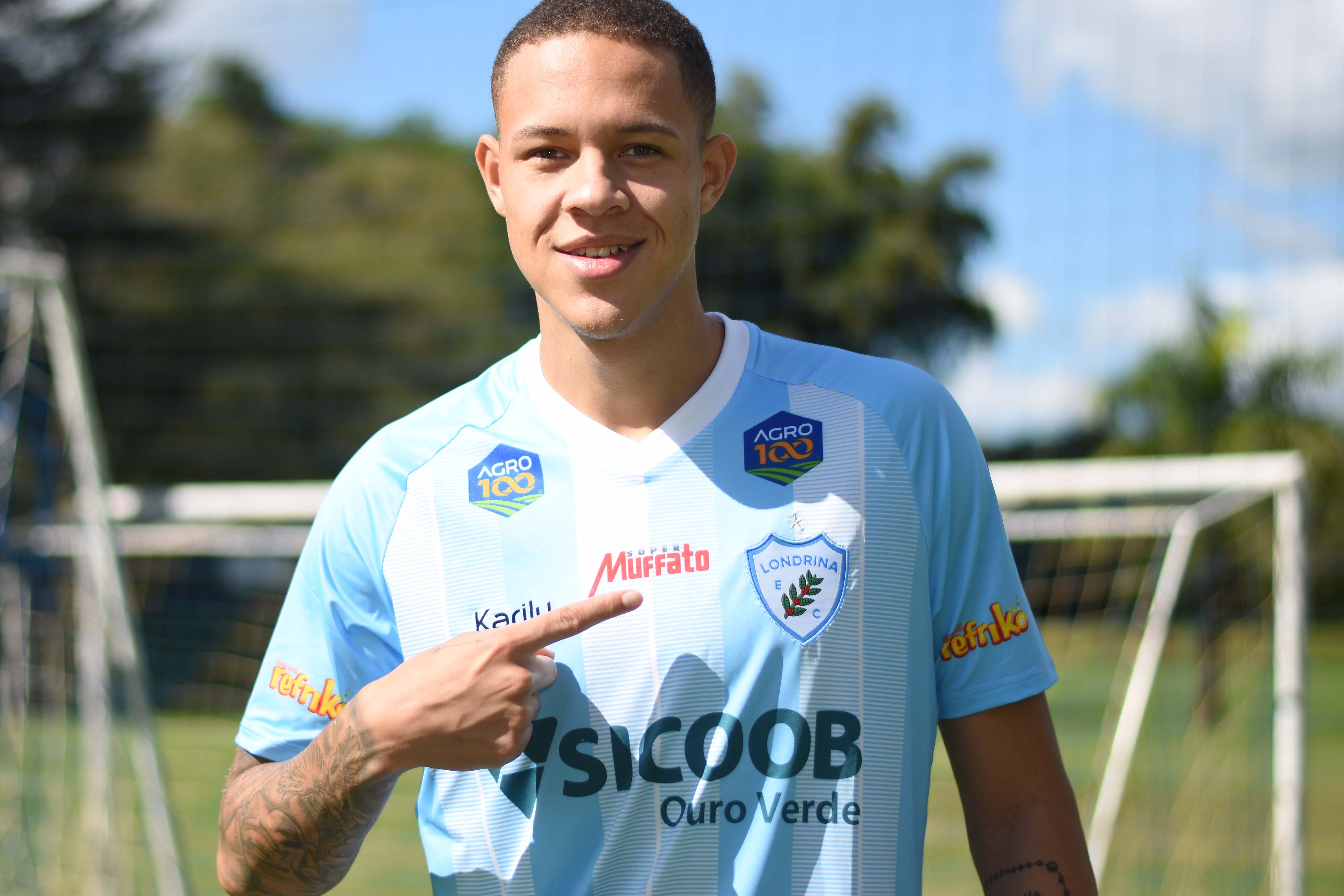 Contratado! Victor Luiz reforça a lateral-esquerda alviceleste